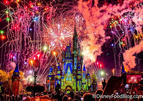 Breaking Fire Black Smoke Seen Rising Behind Epcot In Disney World