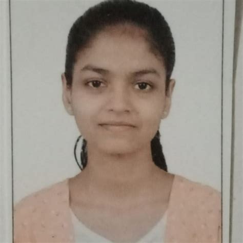 Riddhi Mhamunkar M L Dahanukar College Vile Parlee Mumbai