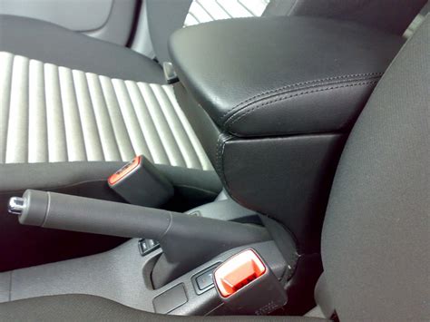 Подлокотник — Suzuki SX4 (1G), 1,6 л, 2012 года | аксессуары | DRIVE2