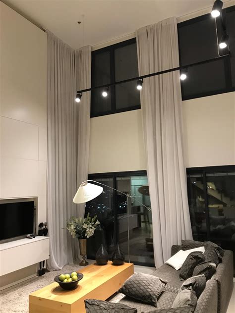 ניקוי וילונות 6 מ׳ גובה בפנטהאוז רחוב יעל רום פ״ת1