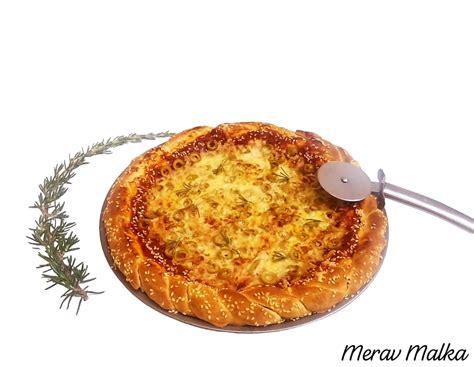 פיצה בתוספת תפוחי אדמה ורוזמרין מירב מלכה קול כבודה