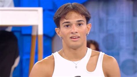 Amici Chi è Daniele Doria Età Vita Privata E Cosa Faceva Prima Del Talent Il Pupillo Della