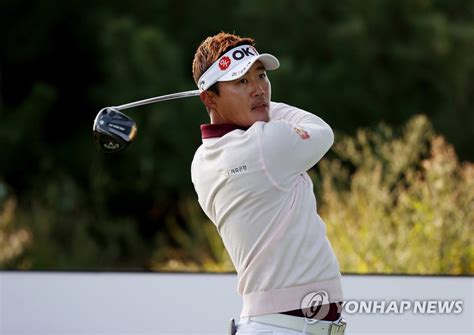 드라이버 티샷하는 이태희 연합뉴스