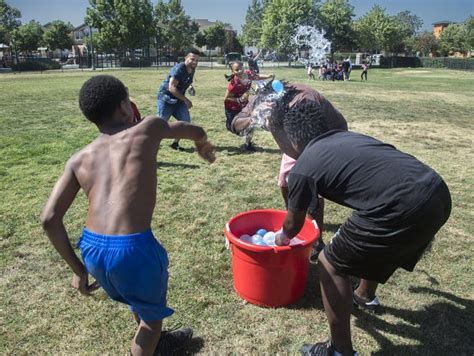 Splash Fest Eyes Stockton To Set Largest Water Balloon Fight Record