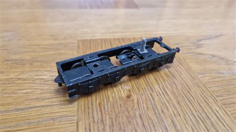 Hornby Dublo A4 Tender Chassis No Top Project Spares Or Repairs 00
