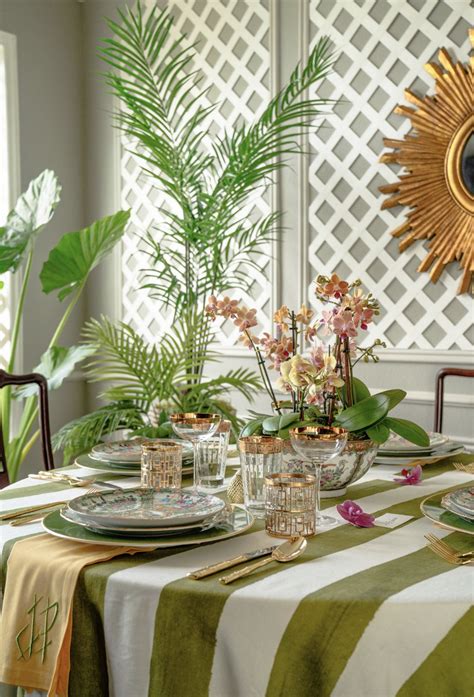 How To Style A Green And White Chinoiserie Table