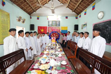 Lãnh đạo Phường Tam Quan Thăm Chúc Mừng Các Cơ Sở Cao Đài Nhân Lễ Đức