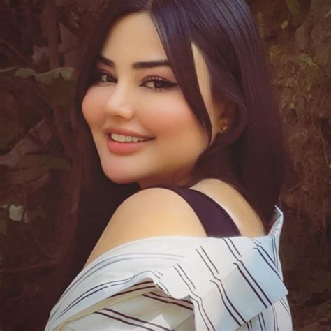 جوانترین وینە On Reels Facebook