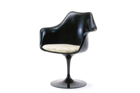 ارو ســـارینن، فنلاند معمــــار و طرّاح مبلمـــان ترجمه­‌ی حمید خداپناهی دانشنامه هنرمعماری