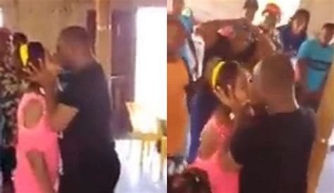 1 Le Pasteur Embrasse Ses Fidèles Pour Les Délivrer Dudémon