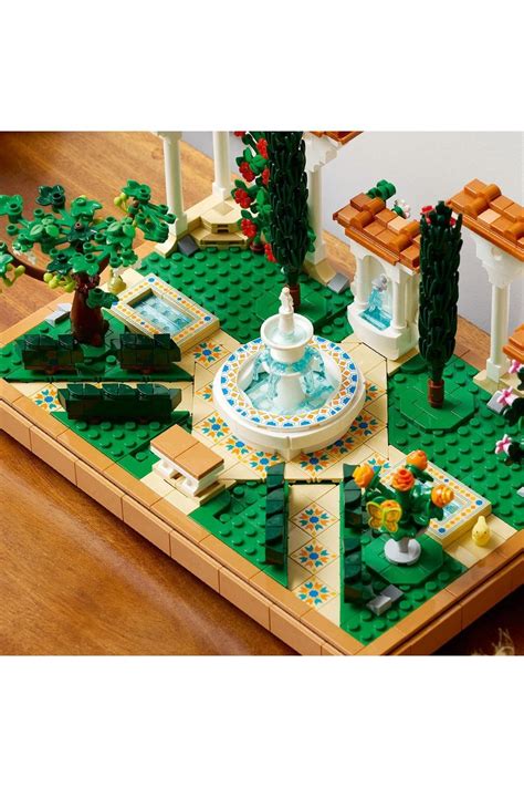 Lego® Icons Fıskiyeli Bahçe 10359 Yetişkinler Için Dekoratif Bahçe Modeli Yapım Seti 1302 Parça