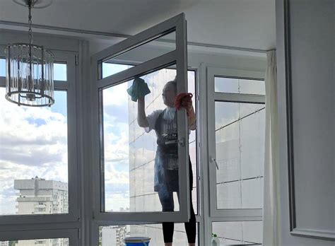 Мытье окон по цене от 500 руб. в СПБ, мойка окон альпинистами | Novaclean