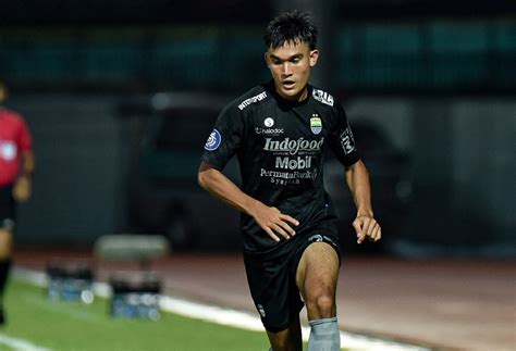 Bek Persib Bandung Zalnando Banjir Dukungan Dari Netizen Usai Alami Cedera Horor Okezone Bola