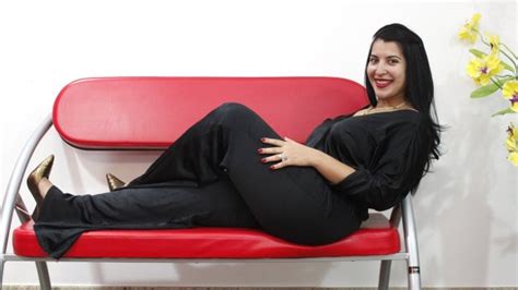Priscila Pires Faz Ensaio Comportado Para Celebrar Seus 30 Anos E Diz