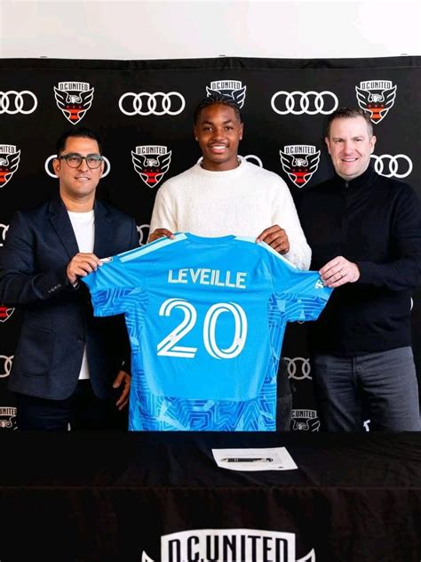 Dc United Premier Contrat Professionnel De Grant Léveillé Dc United A