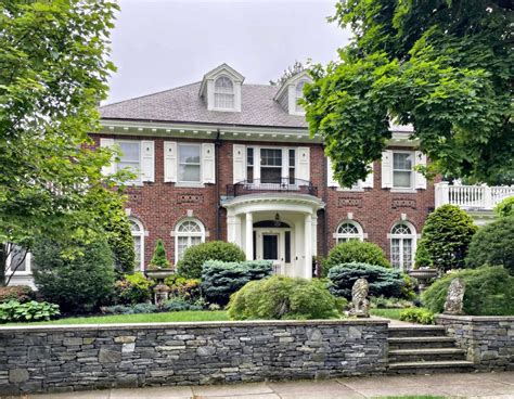 Georgian Revival House