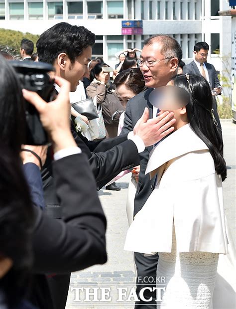 Tf포토 자상한 남편 정의선 현대차 부회장 포토 기사 더팩트