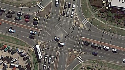 Shopping Gridlock Fix Coasts Worst Traffic Intersection At Harbour Town Finally Fixed Gold