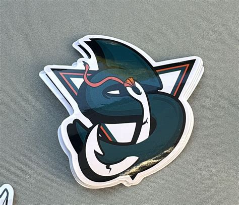 Shark Hook Vibes Bodega