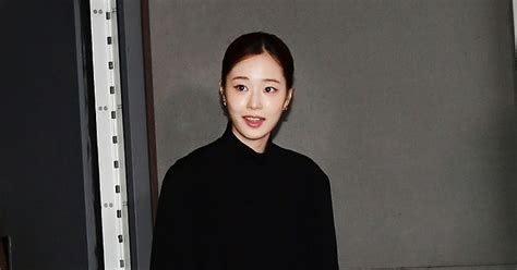 포토 최예빈 수줍은 입장