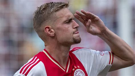 Taylor Was Beetje Eigenwijs Bleef Bij Ajax En Houdt Internationals Op De Bank