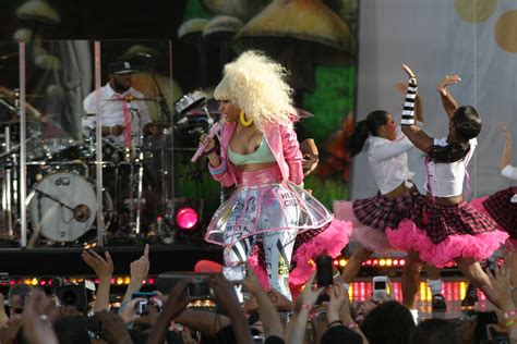 Nicki Minaj Nip Slip Performance Bfeena