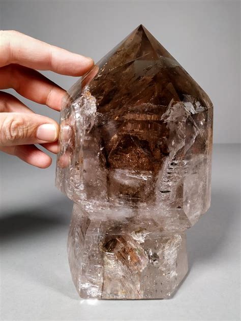 Hopper Quartz Scepter Shaped Height 19 Cm Width 10 Cm 27 Kg