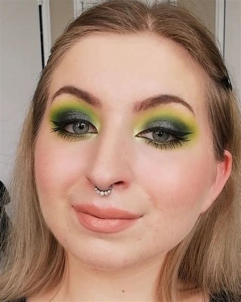 Grungy Green Smokey Eye For A Punk Dance Night R Makeupaddiction