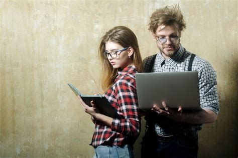 Moderner Streber Style Warum Der Nerd Look Cool Ist Textilwaren Magazin