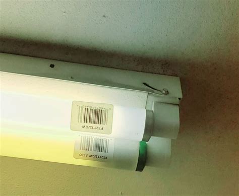 Stuck Single Pin Fluorescent Light In The Socket