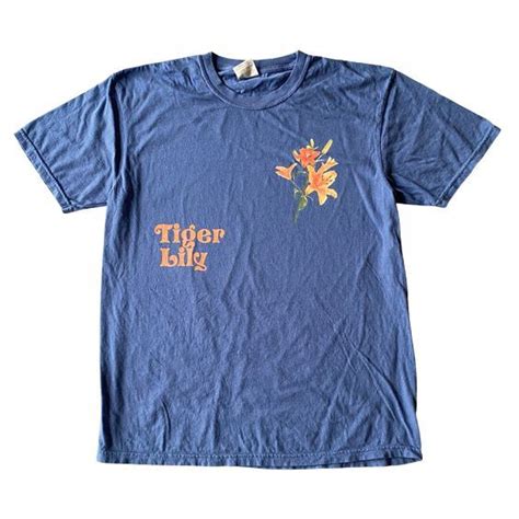 Pin By Katelynn Lyall On Holiday Staff T Shirts Tiger Lily Graphic