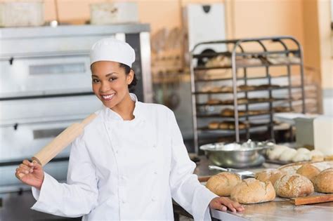 Pretty Baker Smiling At Camera Premium Photo