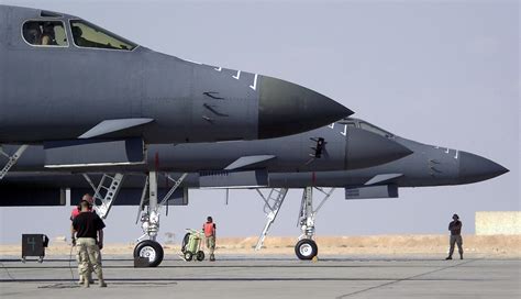 Air Force B 1b Lancer Crewchiefs From The 405th Air Expeditionary Wing