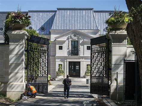 Woman Arrested After Disturbance Outside Drakes Mansion In Exclusive