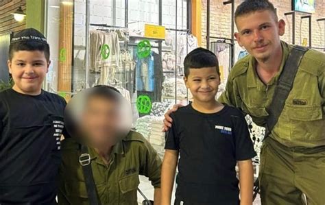 עצוב שבועיים לפני שנפל בקרב בעזה סמר גילעד רוזנבליט היד הצטלם עם ילדים בביג באשדוד אשדוד נט