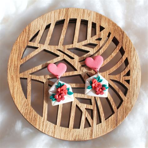 Cercei Handmade Plic Cu Inima Lut Polimeric Vivid Pink Pin De Plastic Emagro