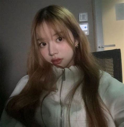 Pin By ᡣ𐭩🐰ᡣ𐭩 On 𝘐 𝘓𝘓𝘐𝘛 💛💚 Lucky Girl Kpop Girls Girl