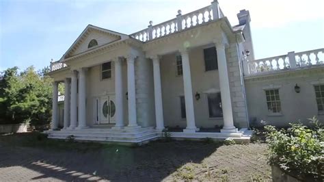 Inside Creepy Abandoned Mansion Of Notorious Mafia Boss John ‘dapper