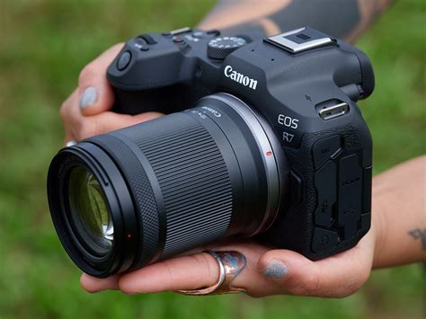 Hands On With Canons Eos R7 Aps C Mirrorless Camera Know The Photography News