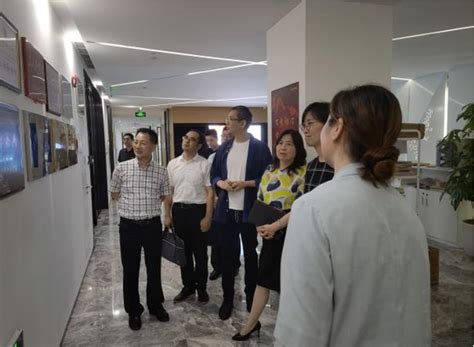 上海市松江区副区长顾洁燕一行莅临百事通参观交流 上海百事通信息技术股份有限公司