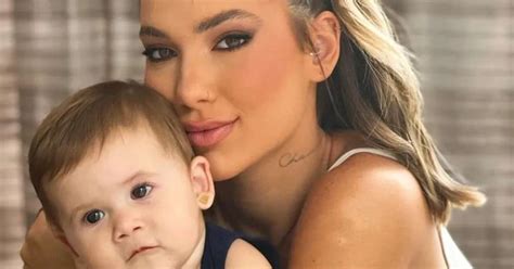 Maria Flor Encanta A Web Ao Surgir De Cara Amassada