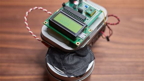 Homebrew Phosphorescence Detector Looks For The Glow In Everyday