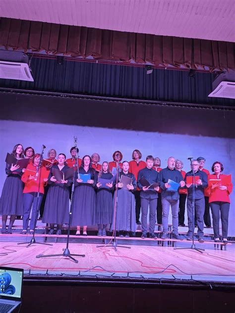 Smotra Horova U Ključu Bogat Repertoar Pjesama O Ljubavi Prema Domovini