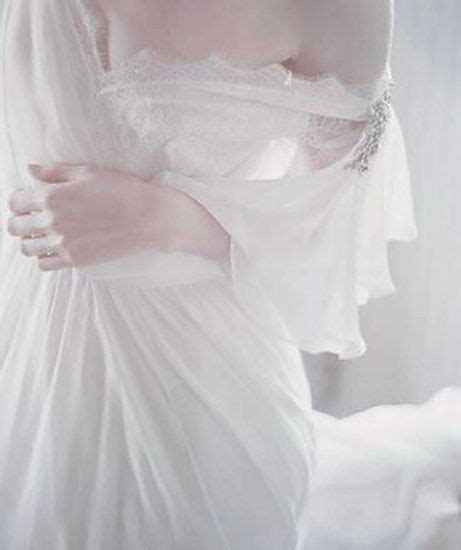 Pin By Xus On Girl HiỆn ĐẠi White Aesthetic Pale Aesthetic Pale Skin