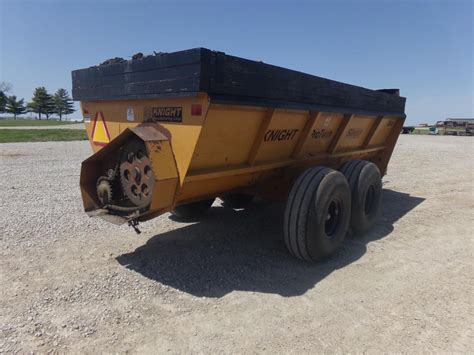Knight Pro Twin Slinger 8018 Side Discharge Spreader Agriculture