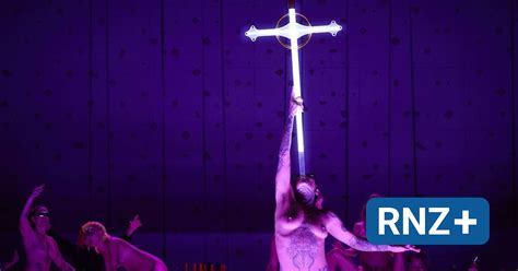 Provokante Opernpremiere Sancta Zeigt Freizügige Messe Voller Sex Und Blut Kultur Regional