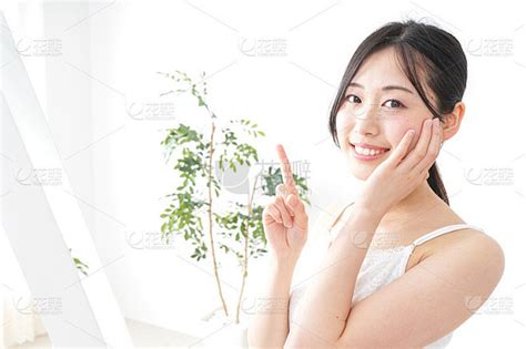 青春期的女孩形象