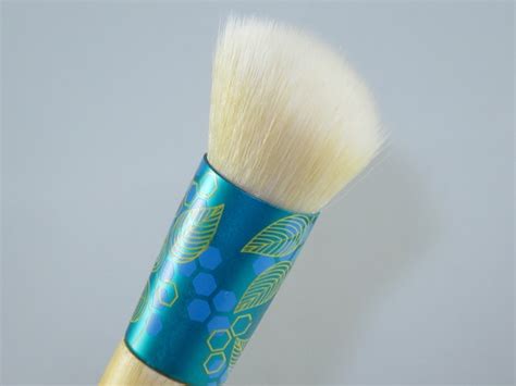 Ecotools Complexion Collection Skin Perfecting Brush Review Musings Of A Muse