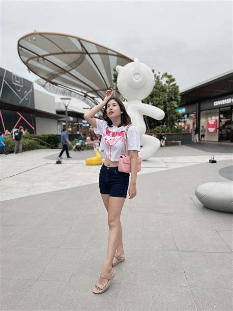 Natcha Ncs เดินเล่นอย่างเดียว ไม่ Shopping หรอก 😄