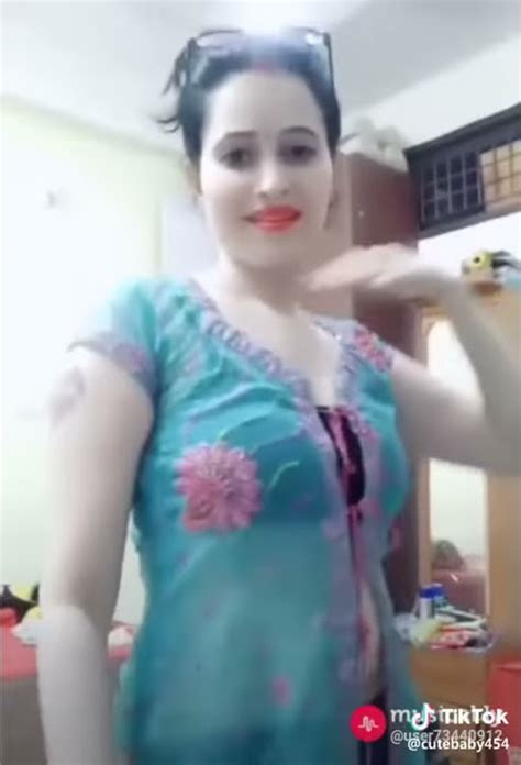 Girl Dance In Gogles Youtube